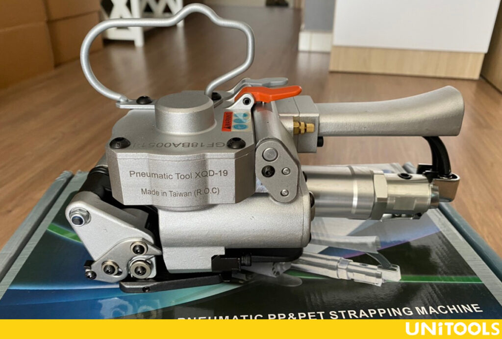 Máy đóng đai nhựa dùng khí nén XQD-19 giá tốt 2023