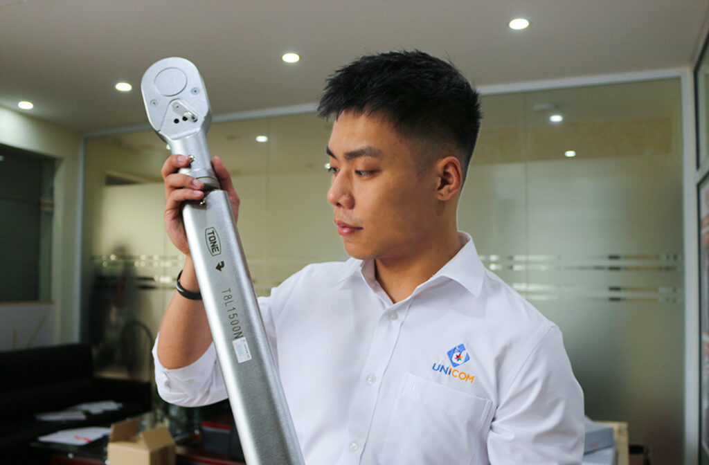 T8L1500N TONE: Cờ lê lực siết 1500 Nm đầu 1 inch - Unitools Vietnam